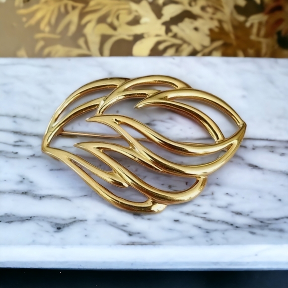 Monet | Jewelry | Vintage Signed Monet Goldtone Leaf Design Brooch Pin ...